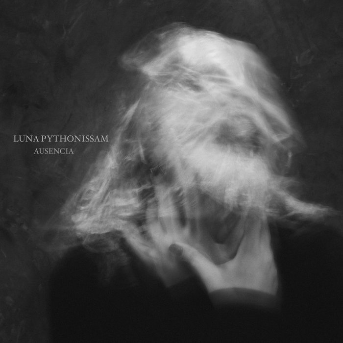 Ausencia | Luna Pythonissam | V.C.H.
