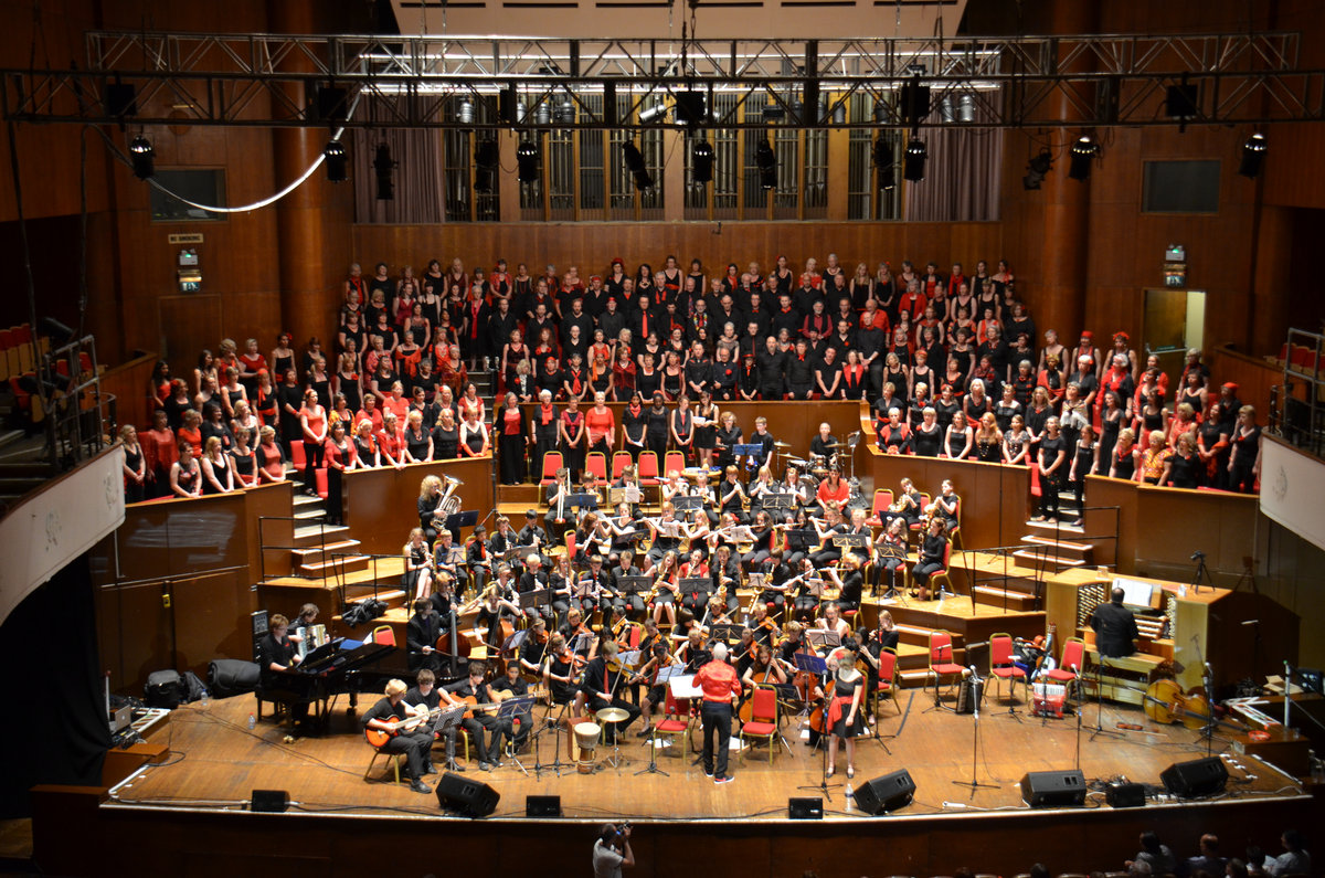 Nane Tsora (Trad. Tzigane. Arr. Gurt Lush) | Gurt Lush Choir & Friends ...