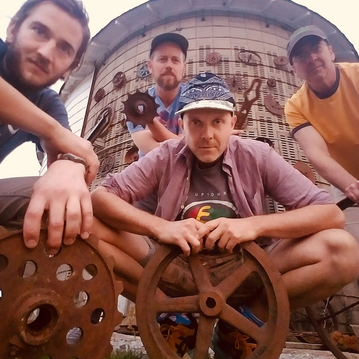 Live on Linn Street | Gglitch Family Band