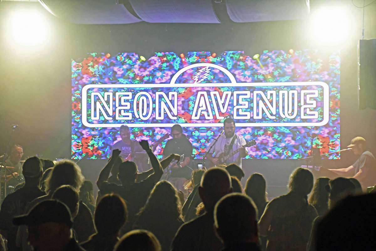Throwing Stones | Neon Avenue