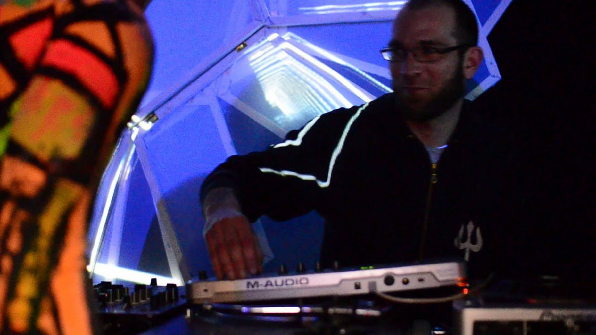 Enters the presence | Tara Putra vs Psychoz - I-lodica re-mix | I-lodica