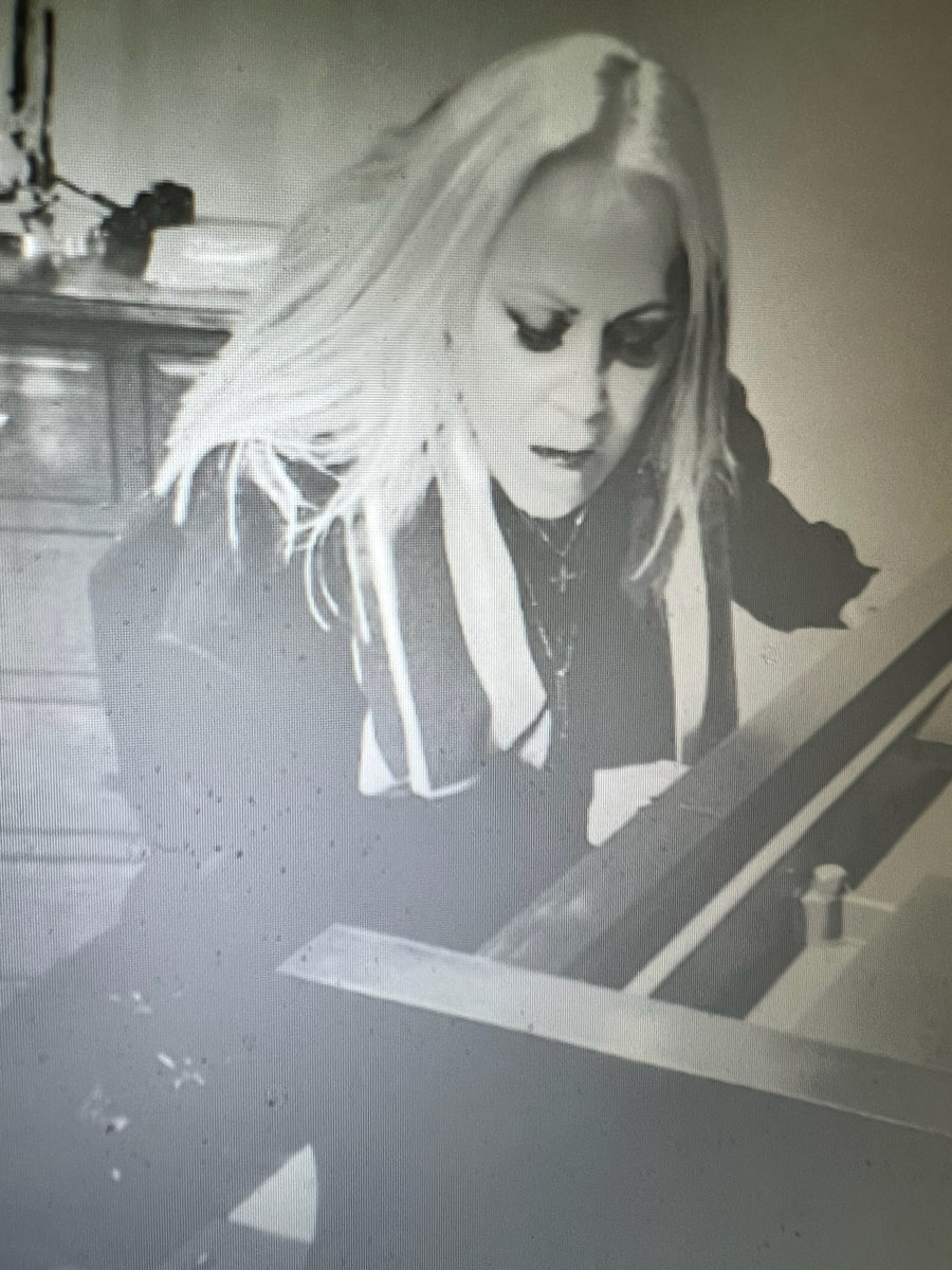 HOLD ON | STILETTO HEALZ