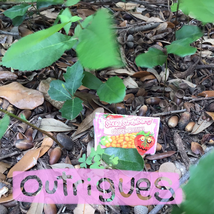 Outrigues | Sour Strawberry Flavored Golden Raisins