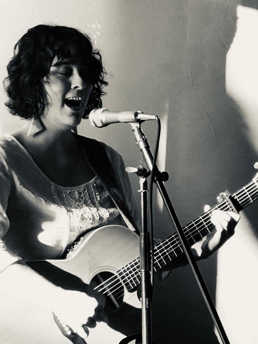 Kiss | Meghan Yates and the Reverie Machine