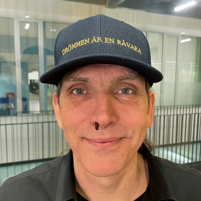 bob hund – DR Ö MMEN ÄR EN R Å VARA – out out