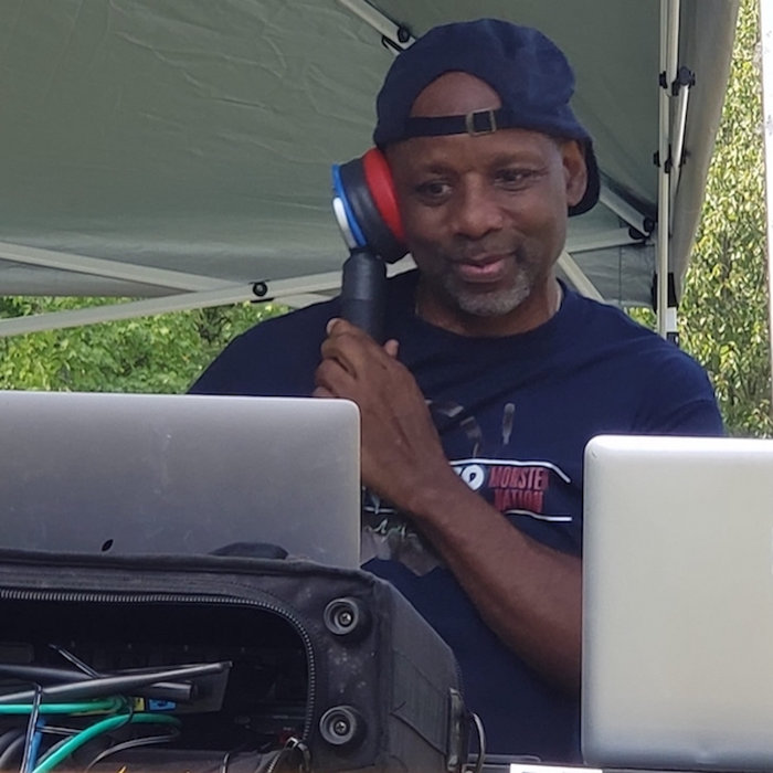 DJ Monster & Earth, Wind & Fire - Loves Holiday (DJ Monster Jersey ...