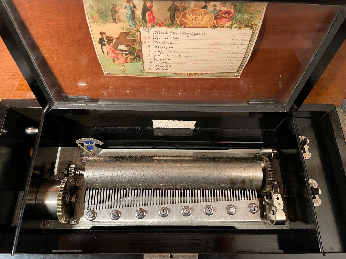 Real Antique Music Box 1898 | Pillareo