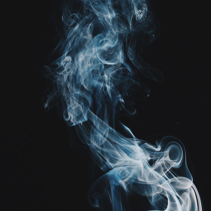 Strange Smoke | Numéro Bleu