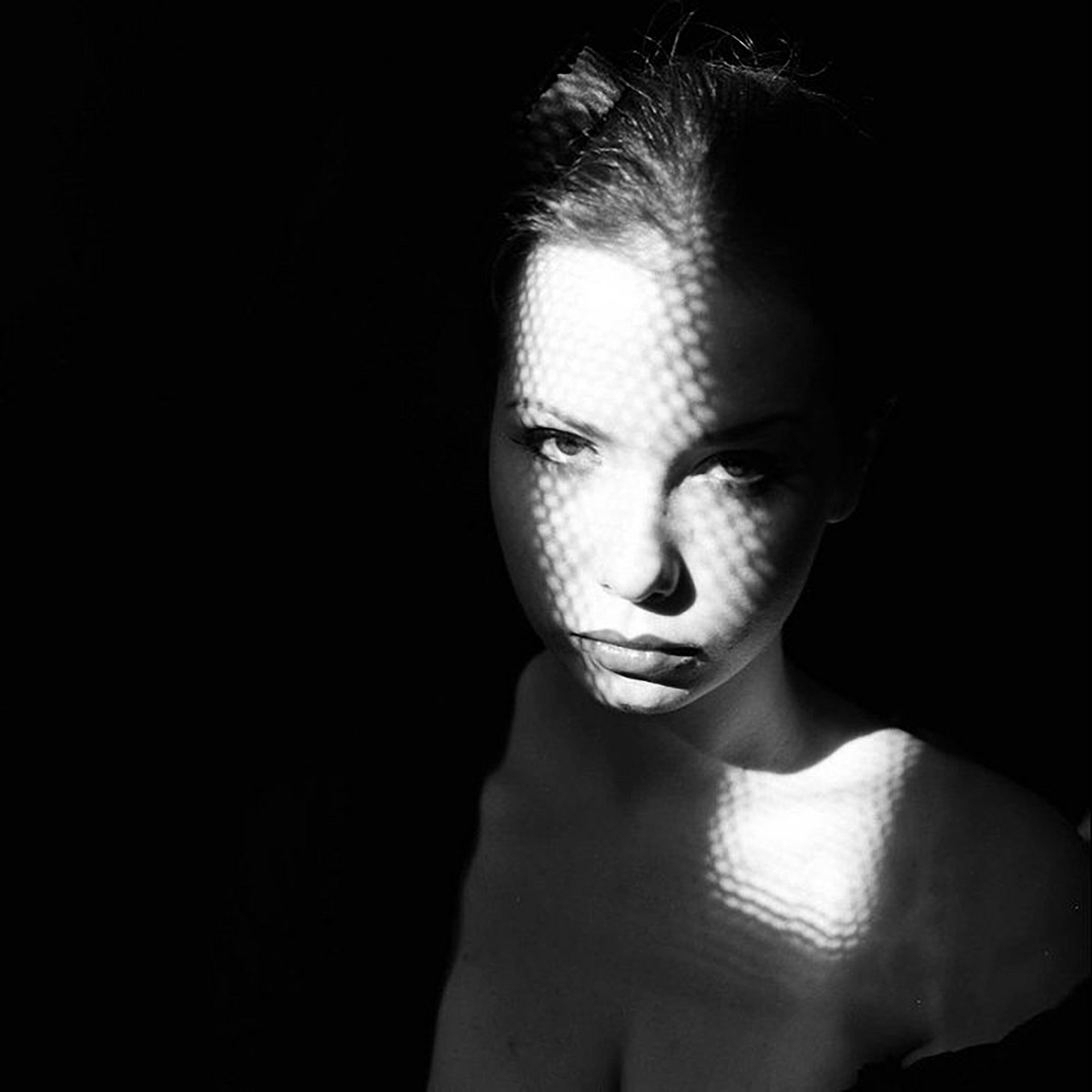 Split circle | Nilsen Grey