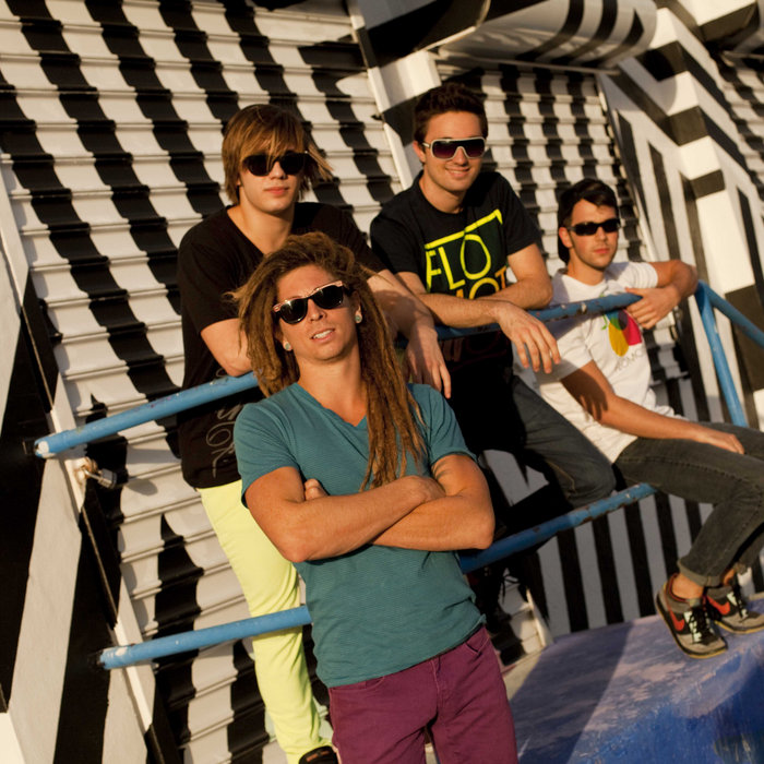 5 O'Clock | The Crazy Carls