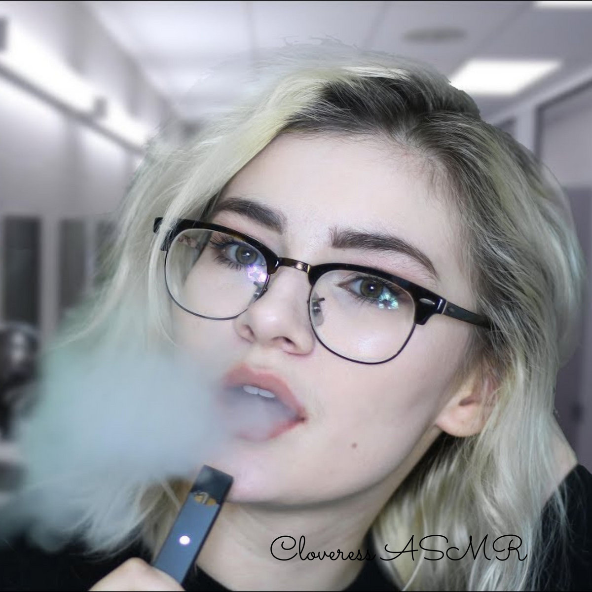 High Schooler Juuling in Bathroom | Cloveress ASMR