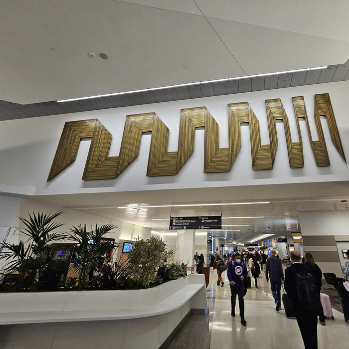 Sincere Happy Diving / Carousel Five (ft. In The Low) | Vantana Row