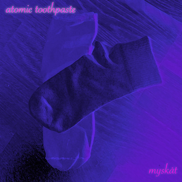 myskåt | atomic toothpaste