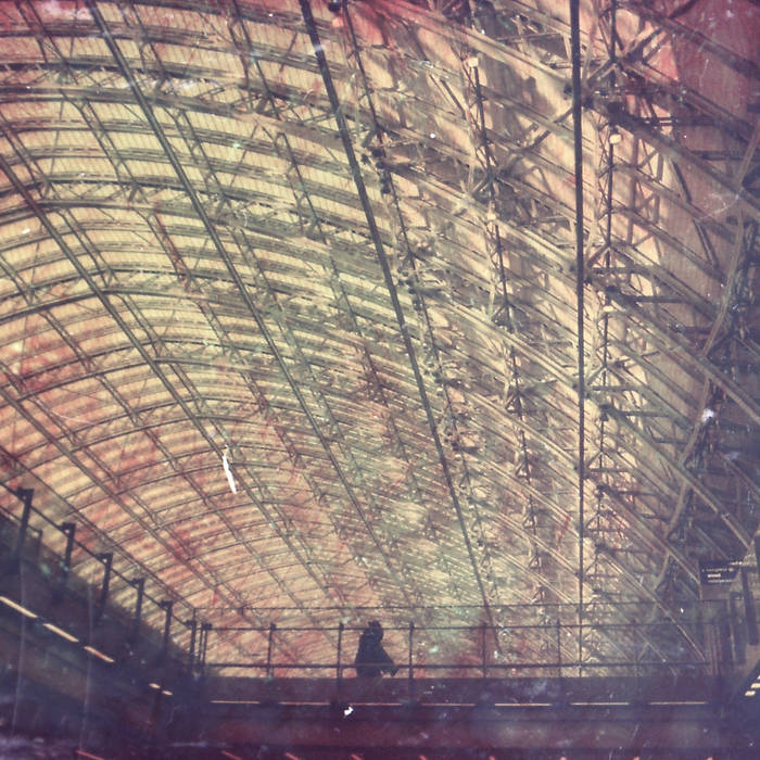 Music For Troubled Airports | Glimlicht