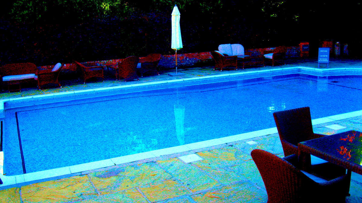 shady pool parasol | Kirsten Svuure