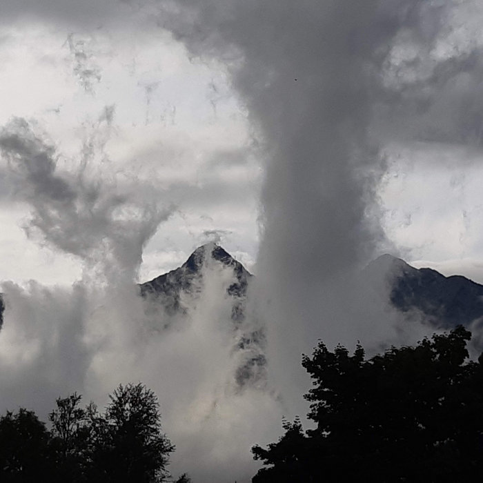 the most beautiful eyes you could look into | Strom Noir