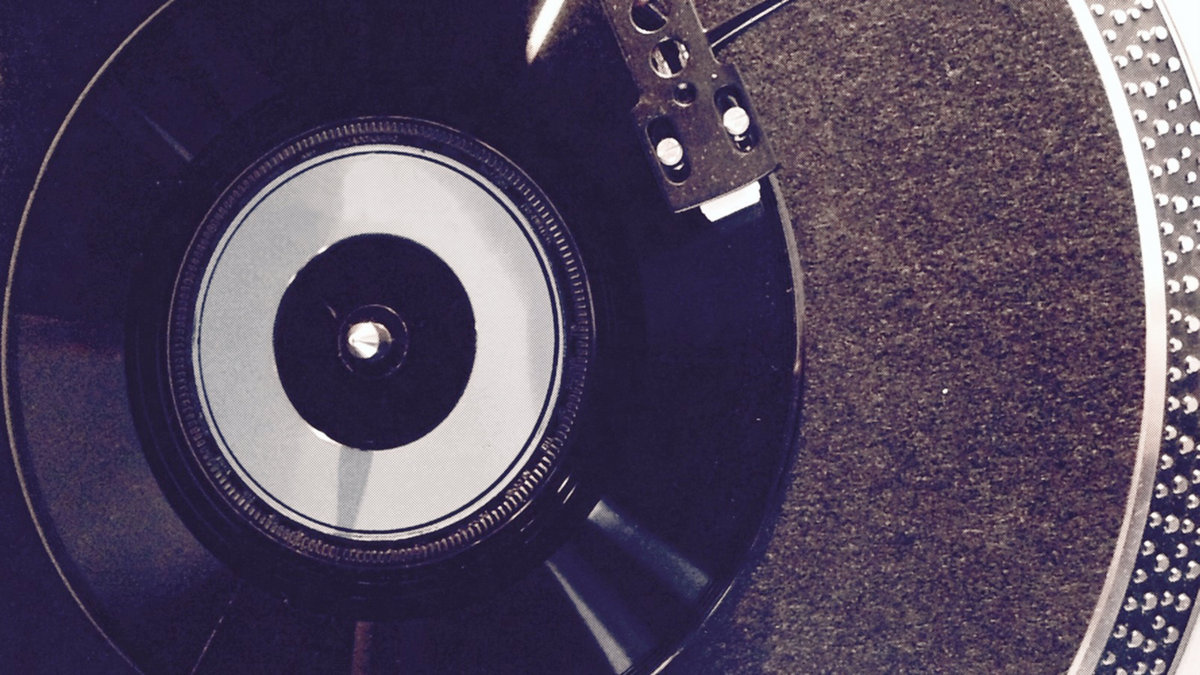 silent vinyl groove | 7 inch | 33 1/3 rpm | 3:46 min | real vinyl ...