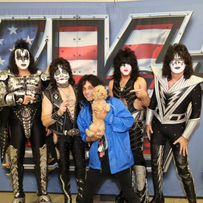 Adam Bomb vs Kiss | Adam Bomb