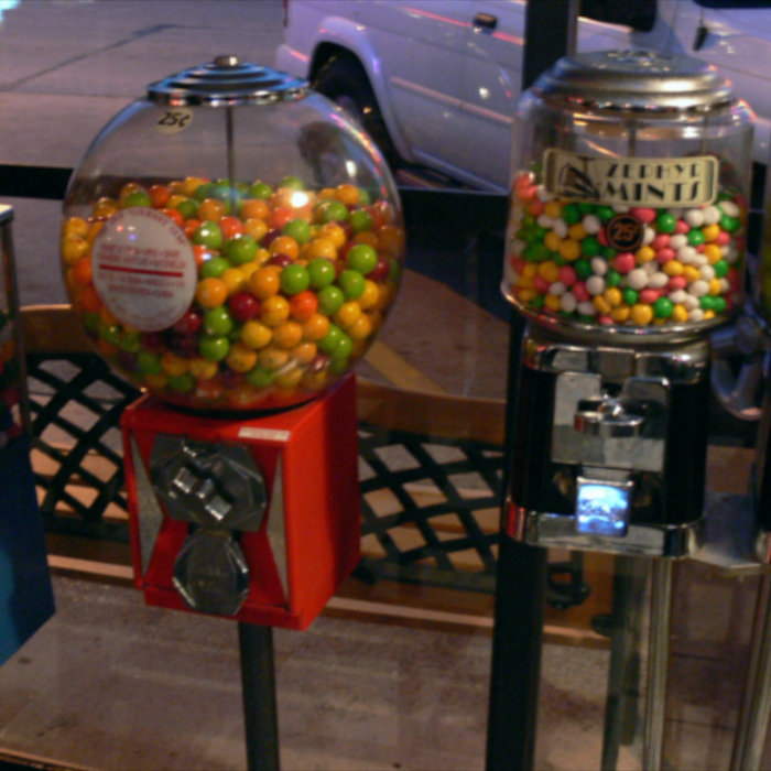 Gumball machine | ? | Wikimedia Commons