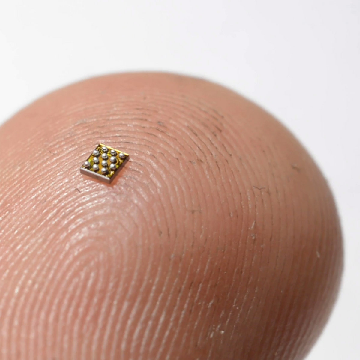 Hand Soldering a WLCSP Package | mitxela