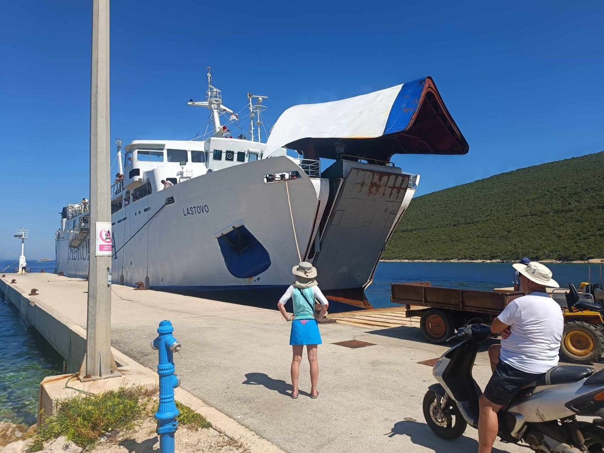 Croatian sea – Old ferry ride with a deep horn and sounds from the ...