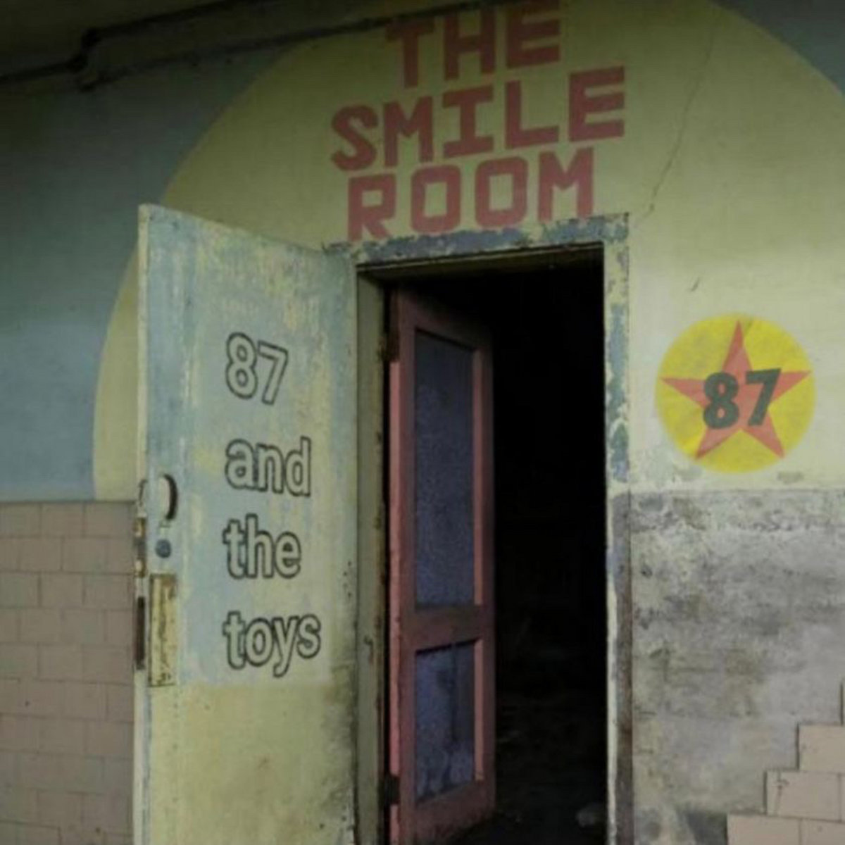 THE SMILE ROOM | 87 and the toys