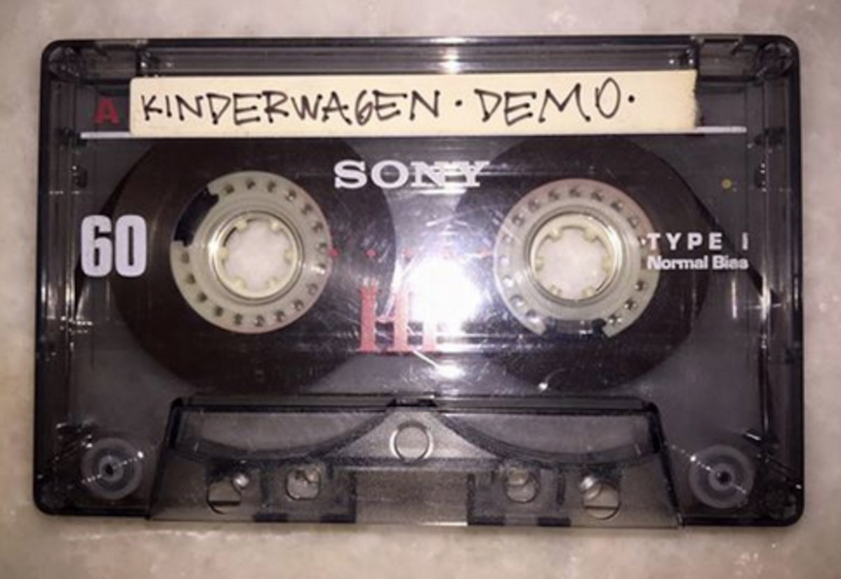 Kws | Kinderwagen | Roberto Lira