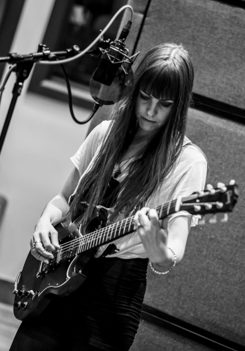 Emma Ruth Rundle Folkadelphia Session 11/2/2014 | Emma Ruth Rundle ...