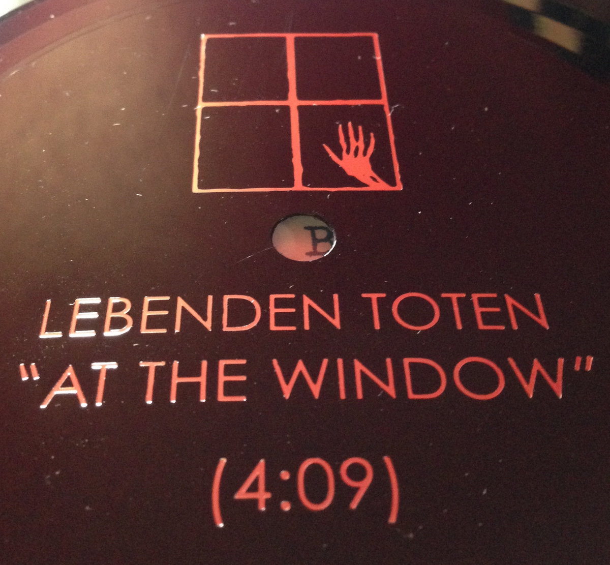 At the Window | Lebenden Toten