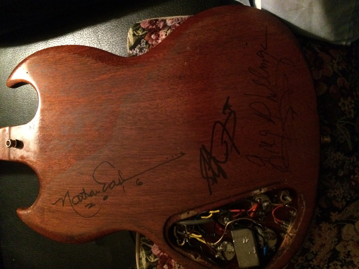 What A Gibson EB3 Modified by Alex Dumble Sounds Like - Catalog 3 ...