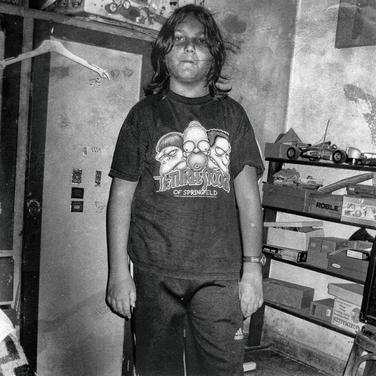 Niño deprimido escuchando Sparklehorse | Manoloide