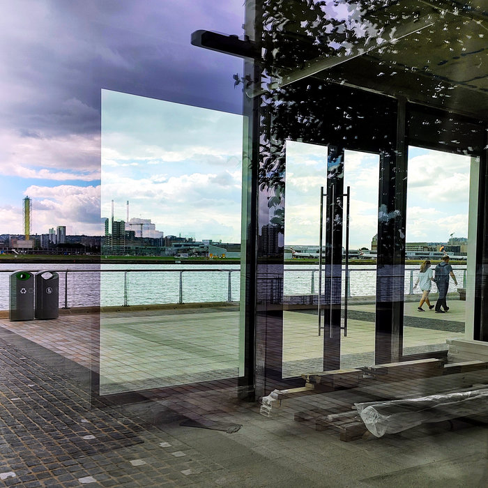 Pale Racket Room | Wave Debb