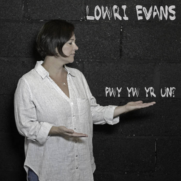 Pwy yw yr un | Lowri Evans