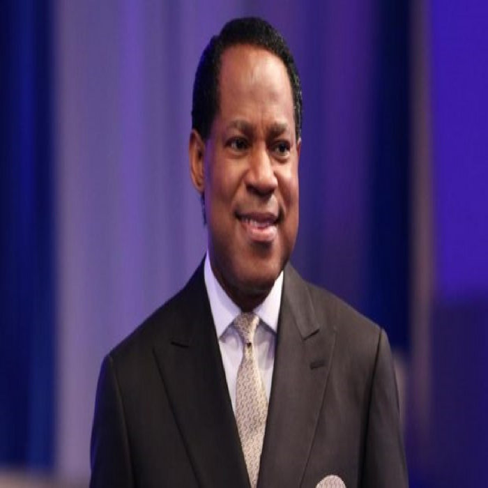 Pastor Chris Oyakhilome Biography, Wife, Children, Private Jet ...